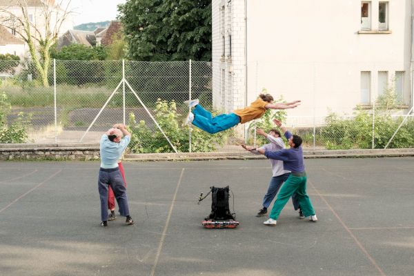 La Horde dans les pavés | Centre culturel suisse. On Tour